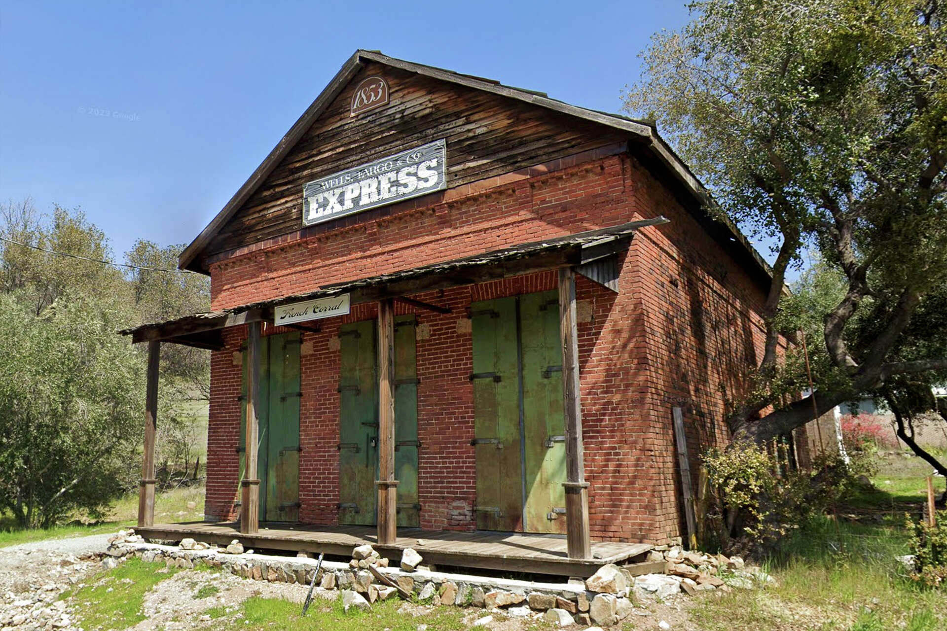 161-year-old California Gold Rush building hits market for $235,000
