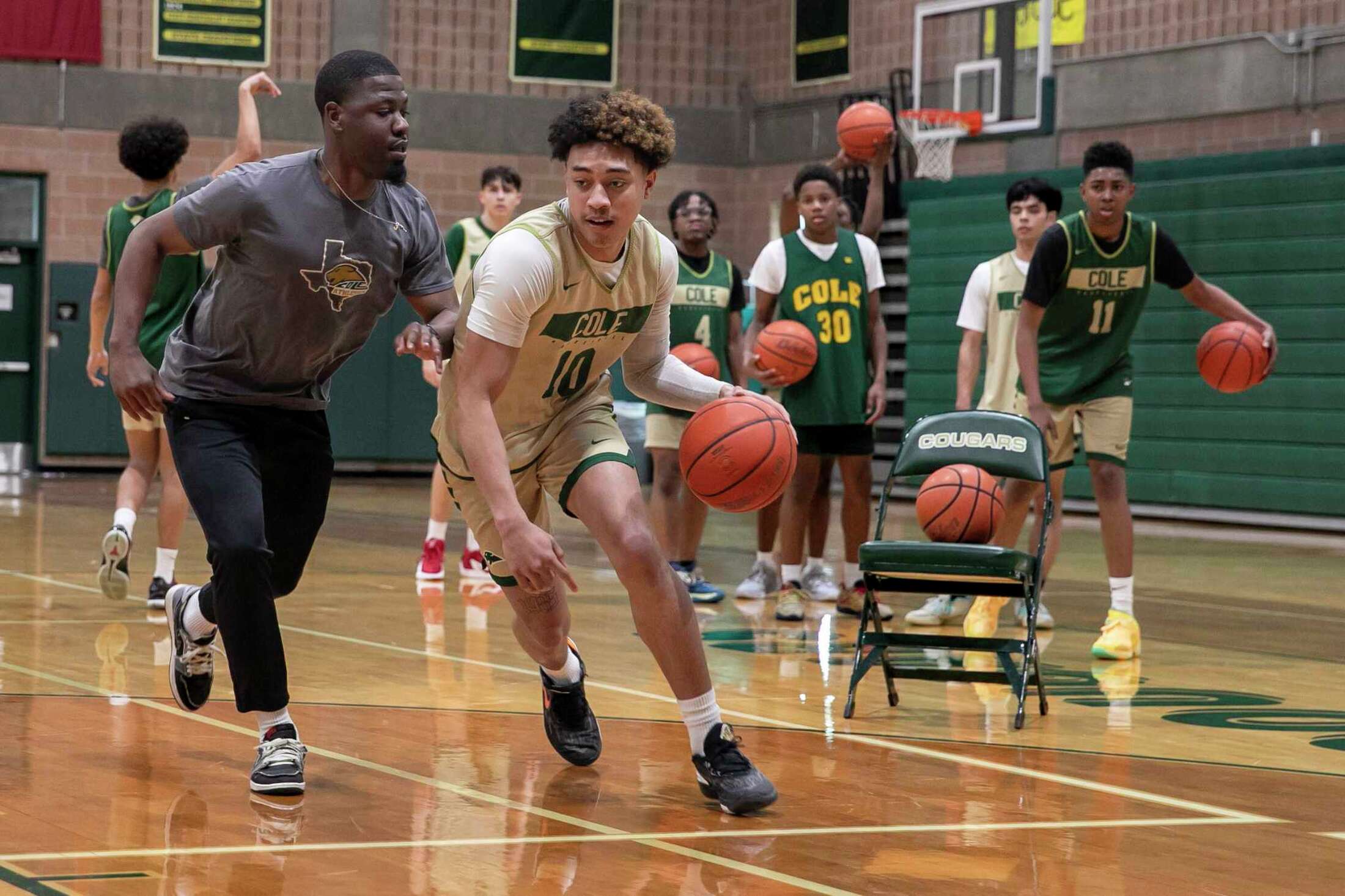Cole, Hitchcock in UIL Class 3A boys basketball semifinal