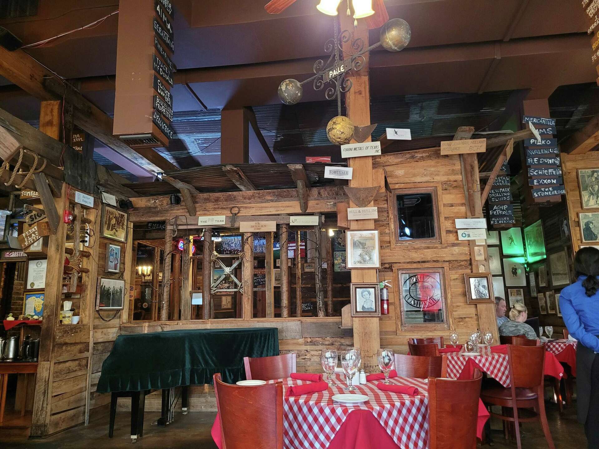 Houston restaurant a time warp to 1980s fine dining