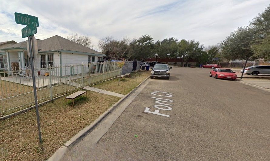 Vehicle crashes with home in south Laredo