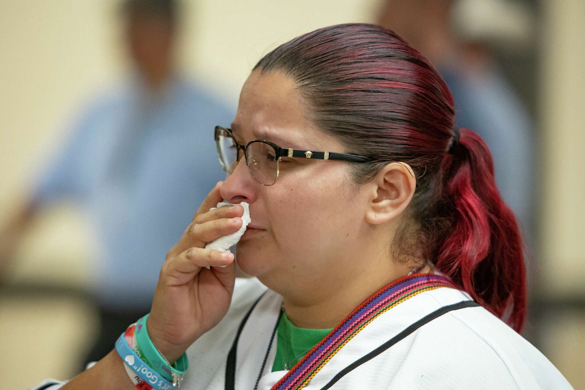 Uvalde police consultant criticized for keeping cowboy hat on