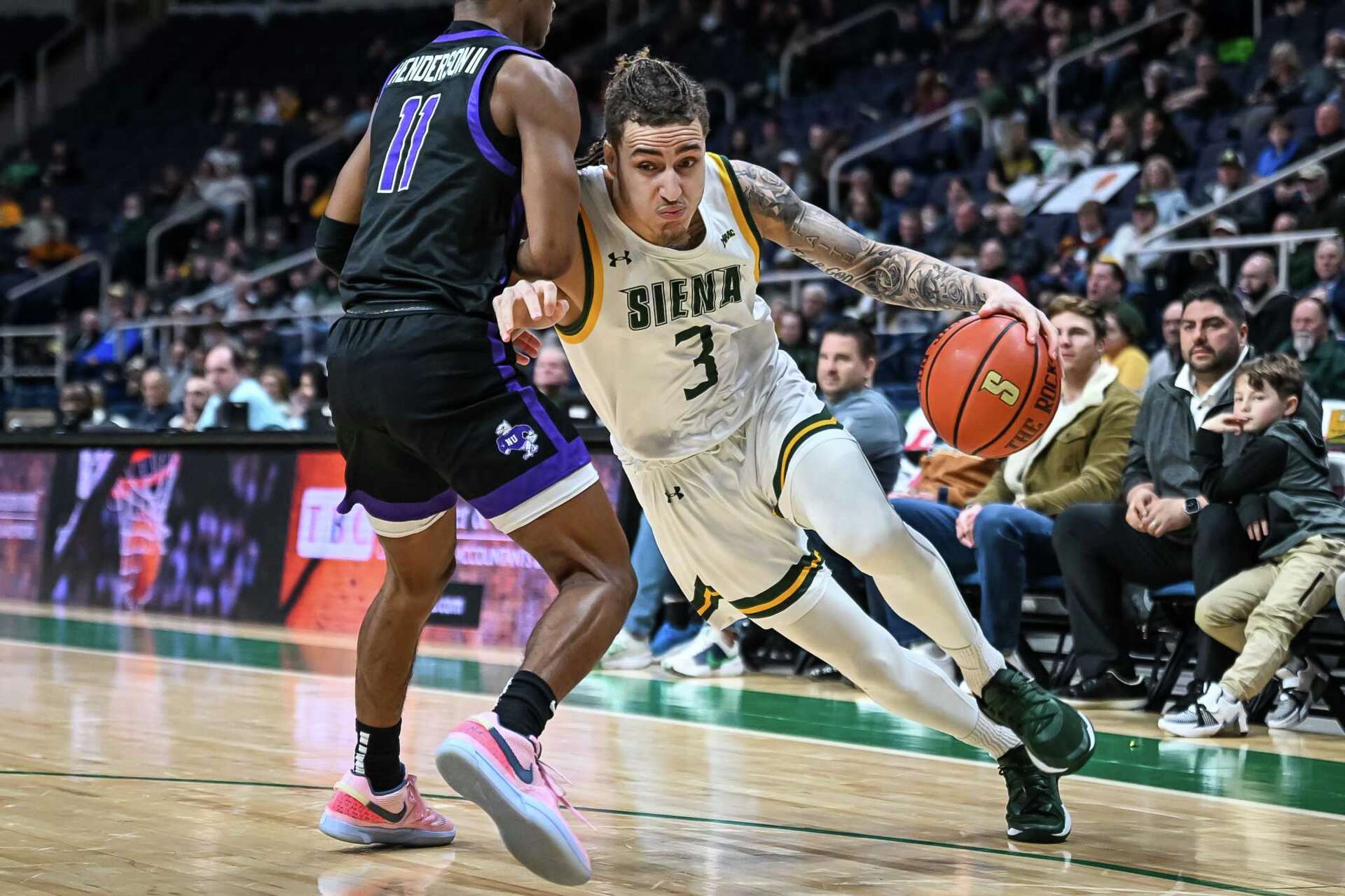 Siena men’s basketball loses home finale to Niagara