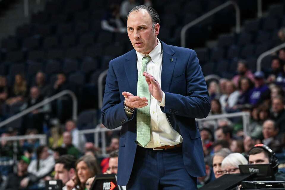 Brooklyn point guard commits to Siena men's basketball