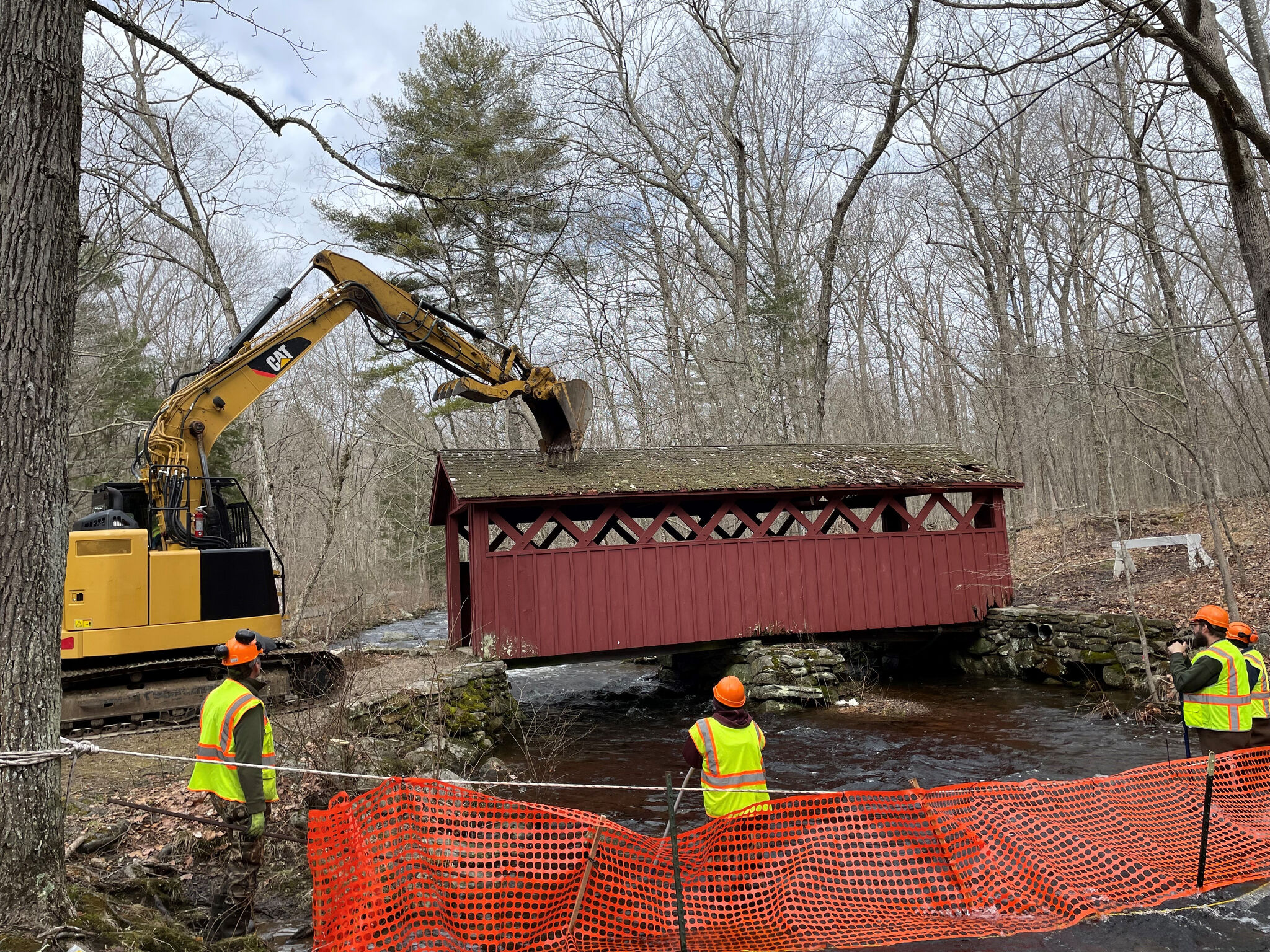 Killingworth's aging Chatfield Hollow covered bridge dismantled