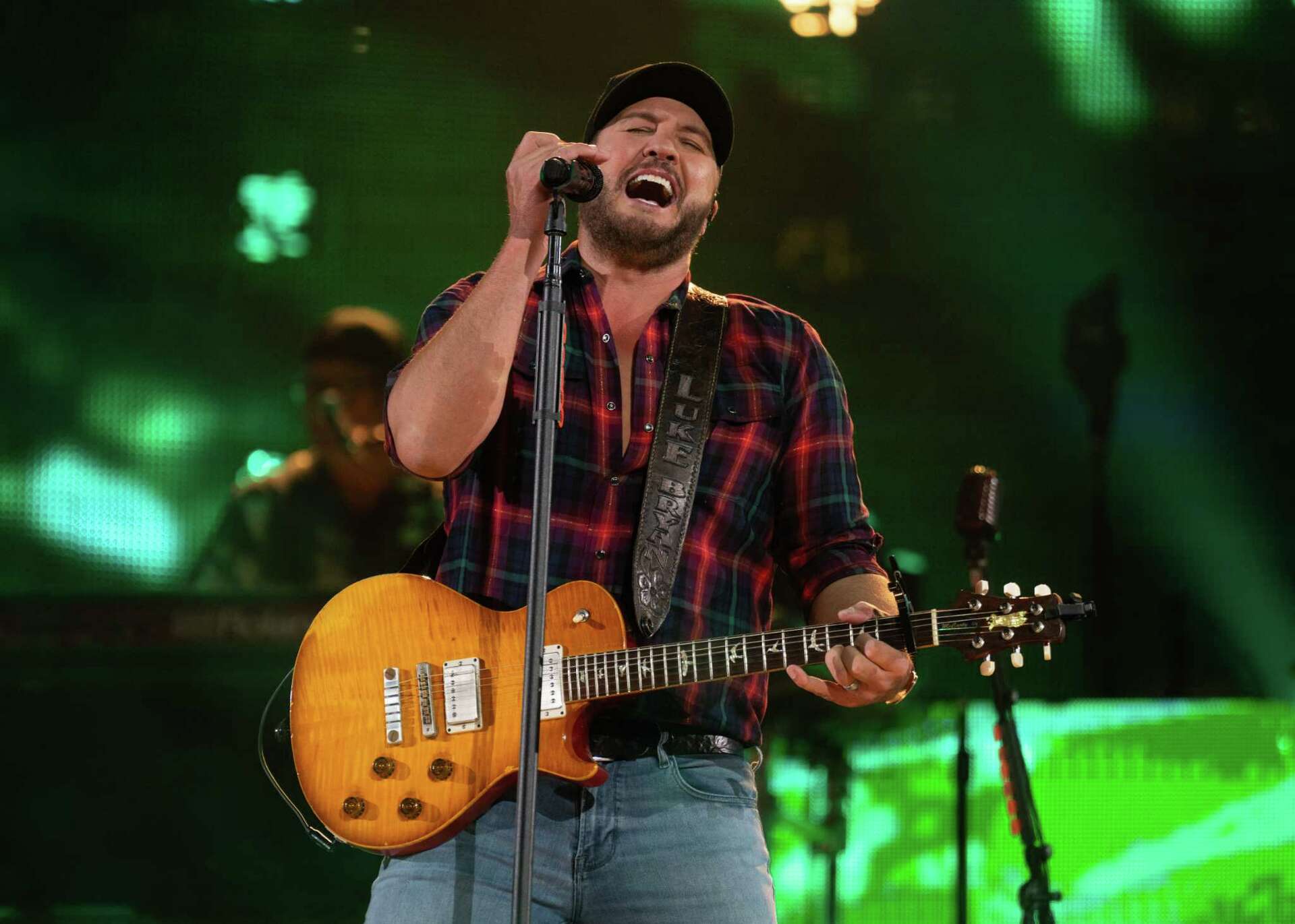 Houston Rodeo review: Luke Bryan debuts 'Love You, Miss You, Mean It'