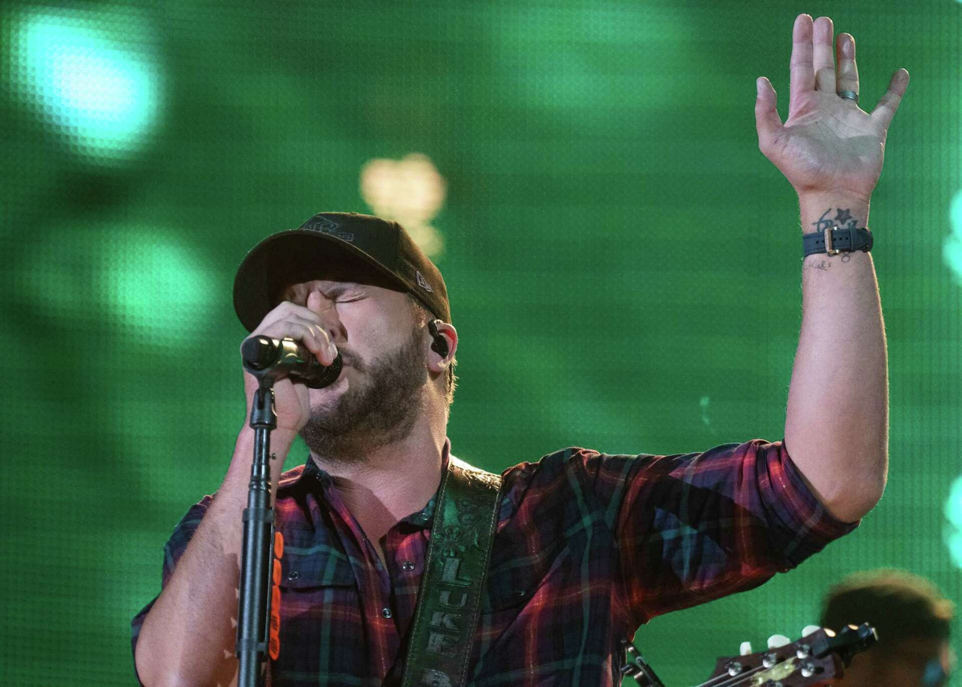 Houston Rodeo review: Luke Bryan debuts 'Love You, Miss You, Mean It'