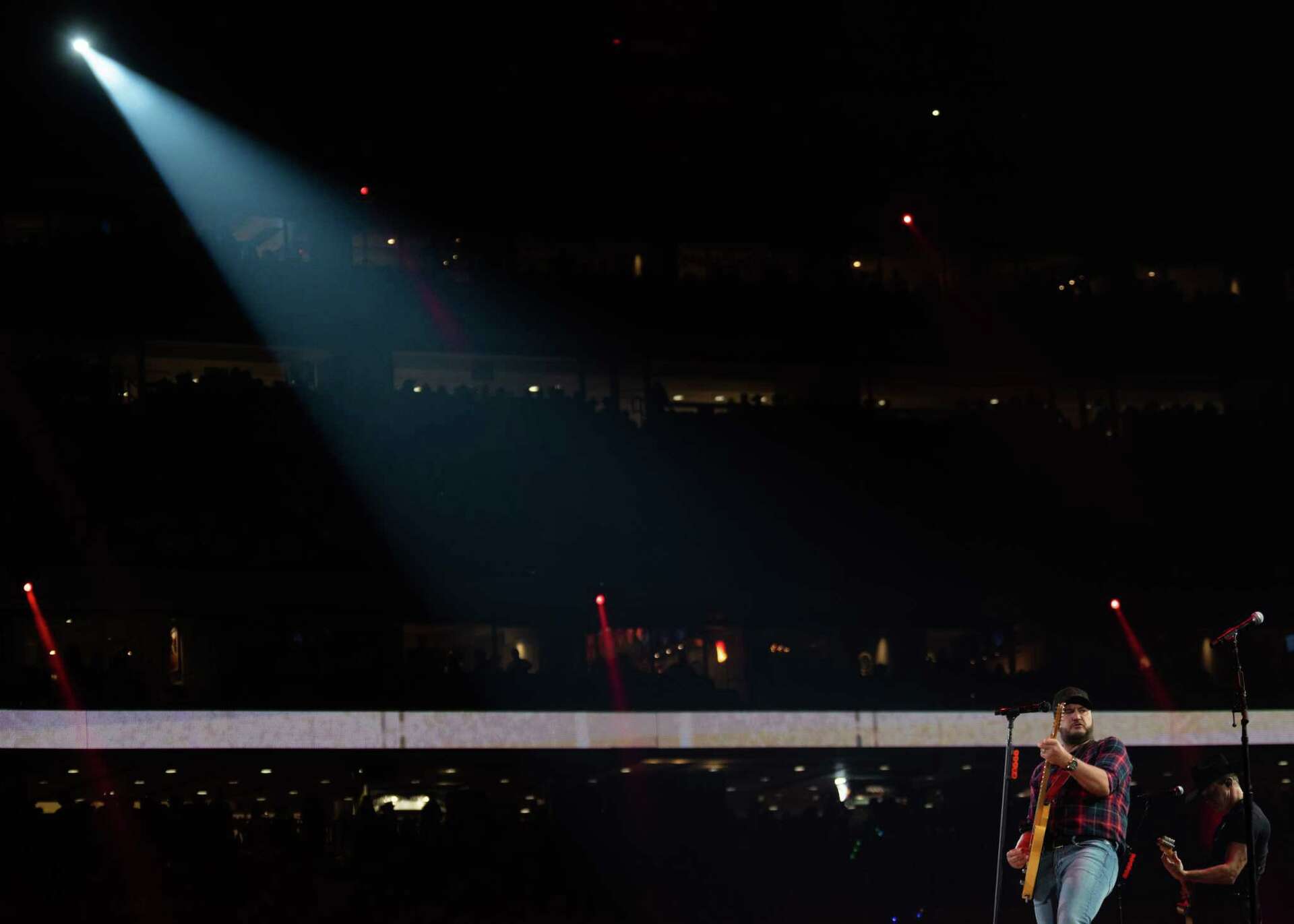 Houston Rodeo review: Luke Bryan debuts 'Love You, Miss You, Mean It'