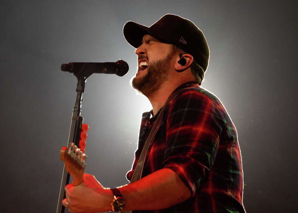 Houston Rodeo review: Luke Bryan debuts 'Love You, Miss You, Mean It'