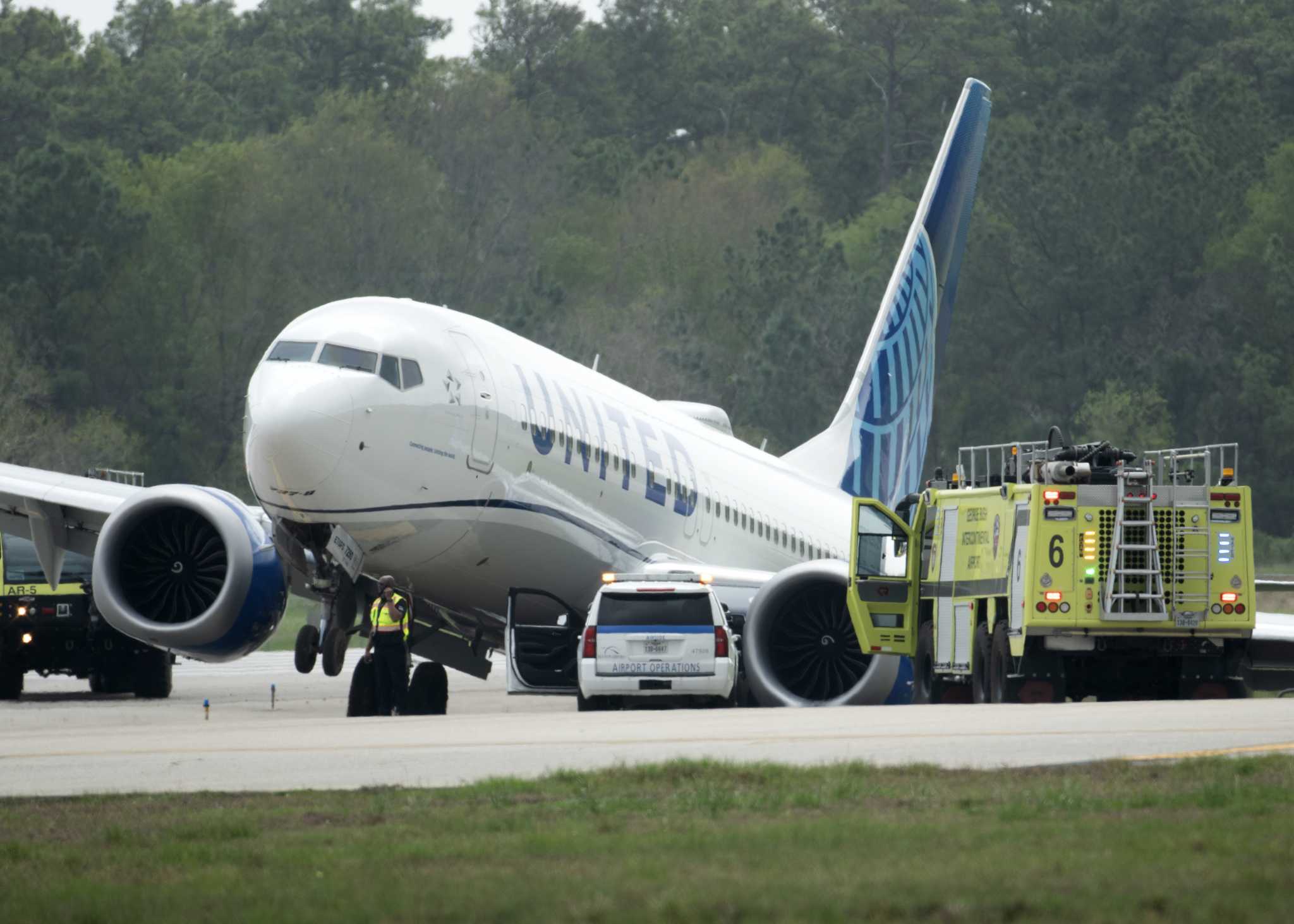United Airlines reviews recent plane issues in Houston, other cities