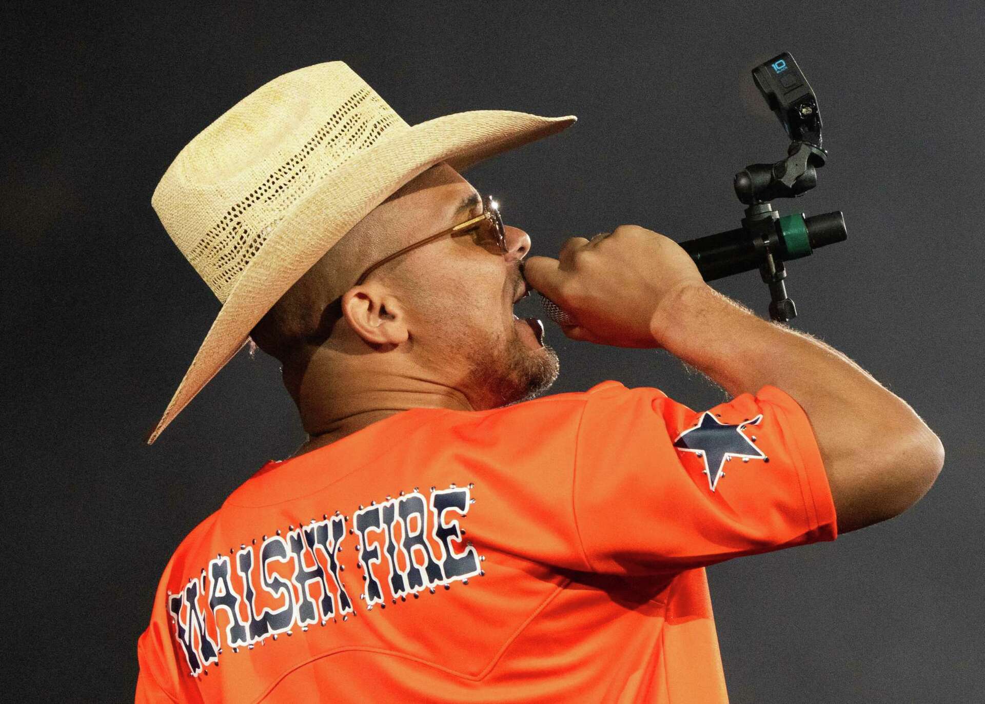 Houston Rodeo review: Major Lazer drops Beyoncé 'Texas Hold 'Em' remix