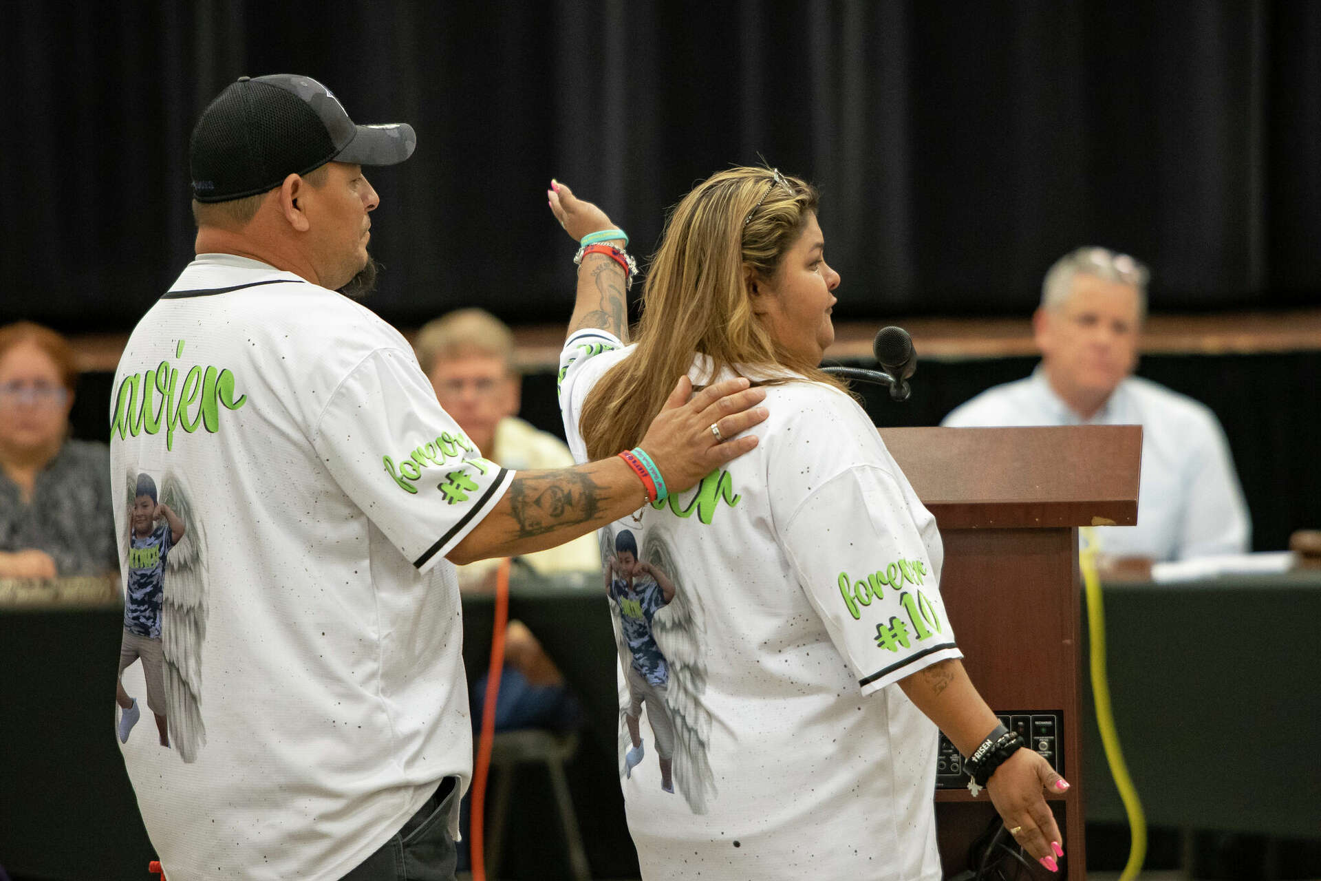 Uvalde police consultant criticized for keeping cowboy hat on
