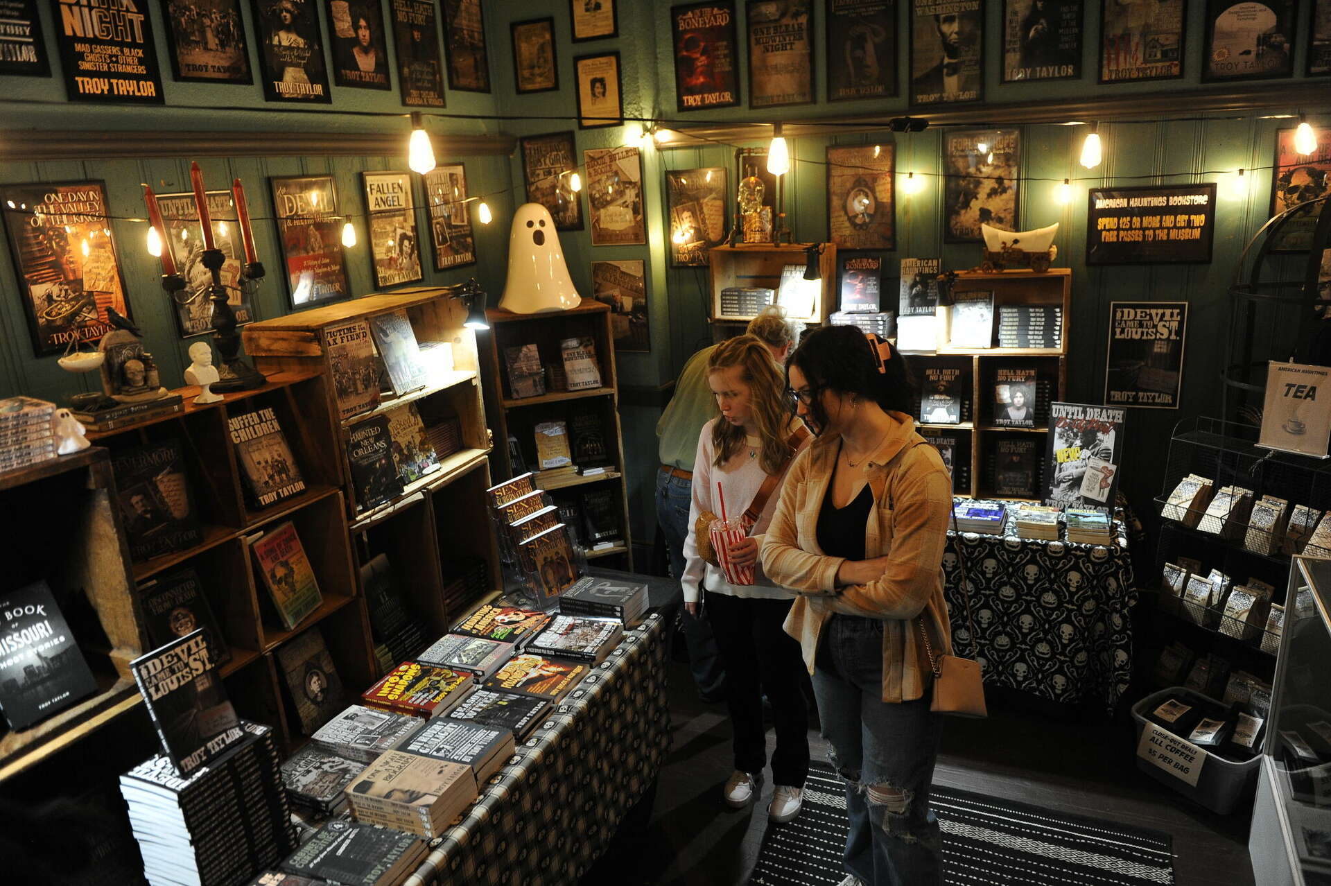 Alton museum reopens with displays of unique oddities