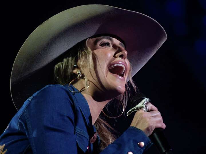 Houston Rodeo review: Lainey Wilson draws almost 75K, besting 50 Cent