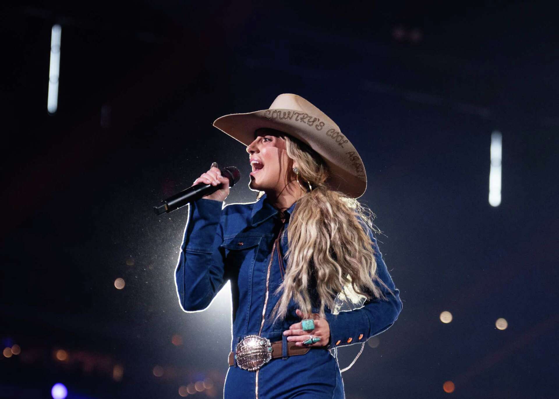 Houston Rodeo review: Lainey Wilson draws almost 75K, besting 50 Cent