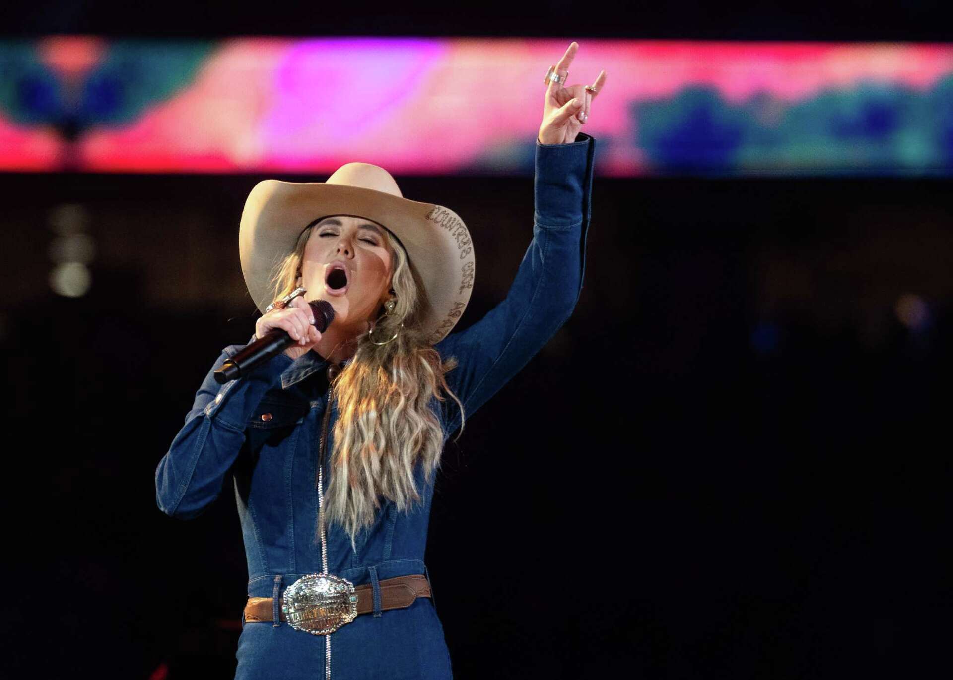 Houston Rodeo review: Lainey Wilson draws almost 75K, besting 50 Cent