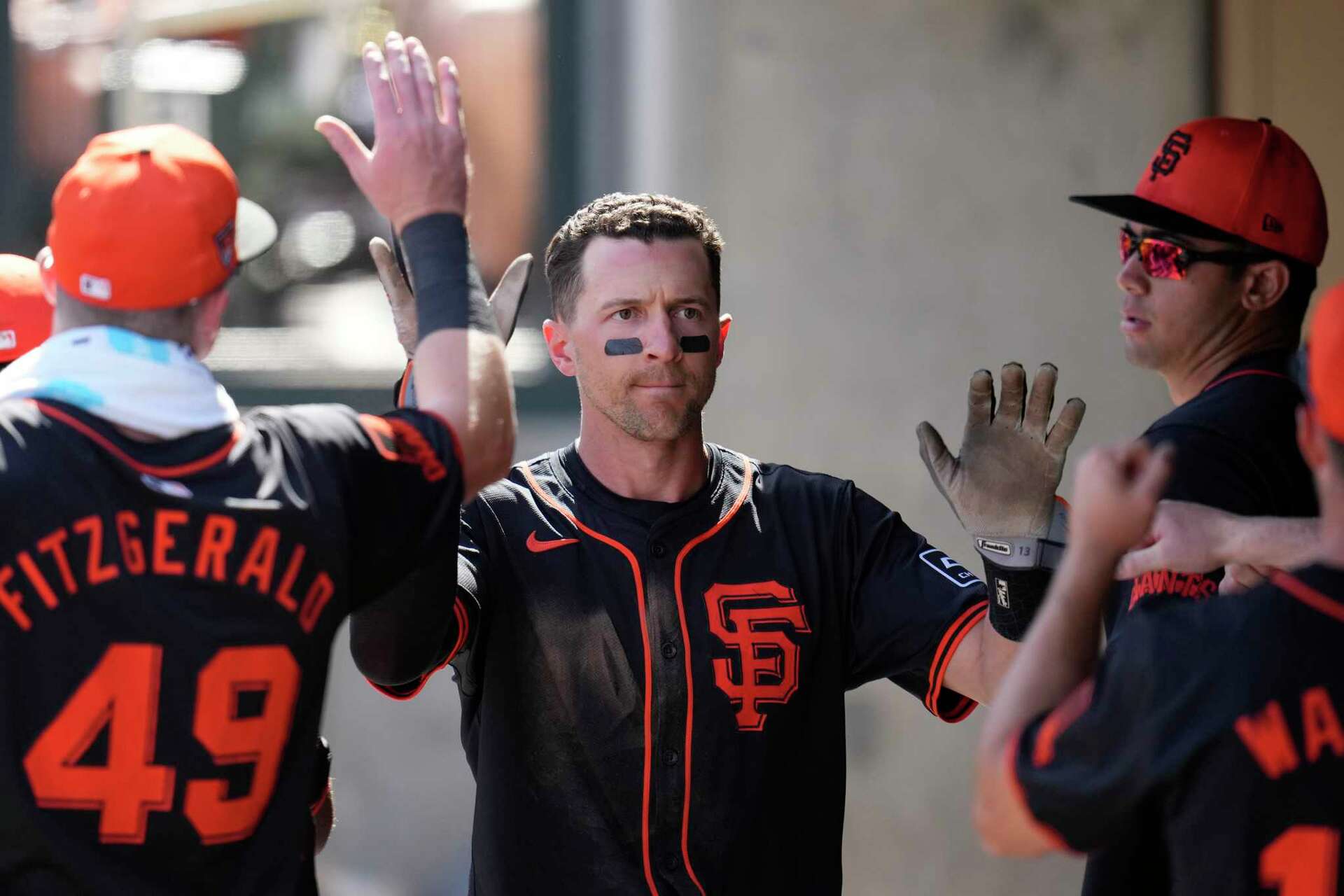 Giants’ Nick Ahmed takes lead over Marco Luciano in shortstop battle