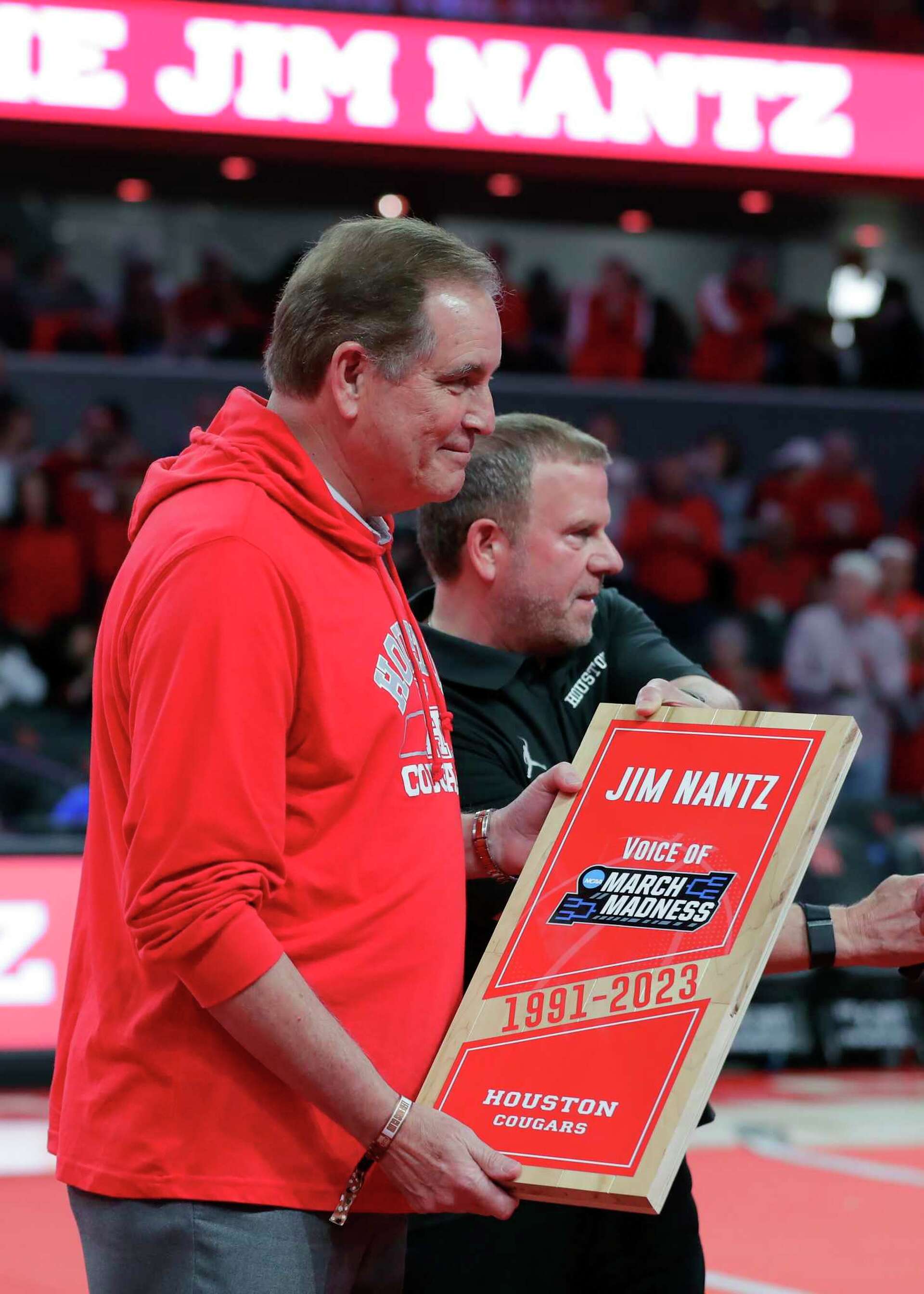 UH alumnus Jim Nantz left speechless by recognition from school