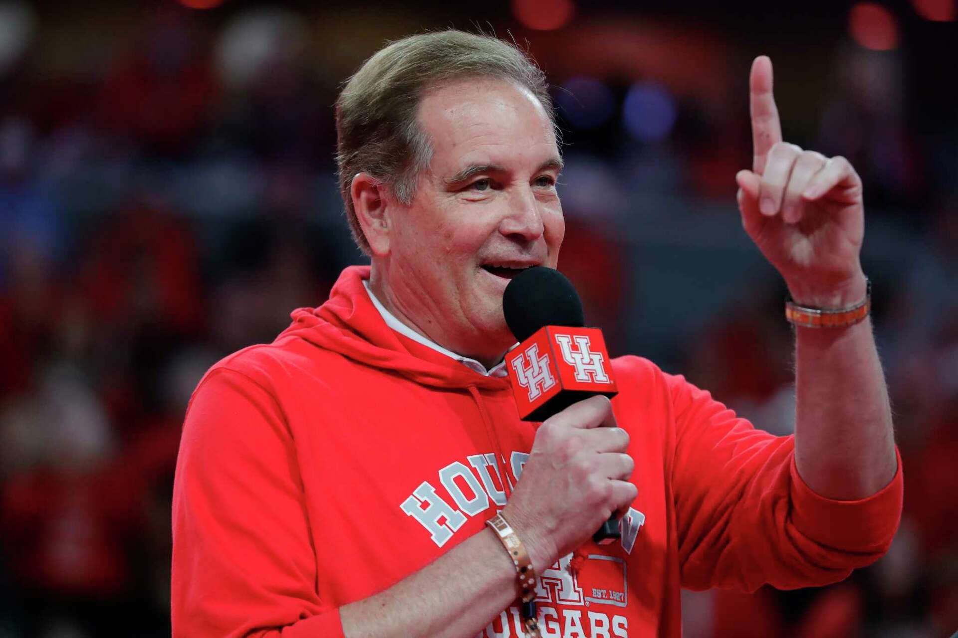 UH alumnus Jim Nantz left speechless by recognition from school