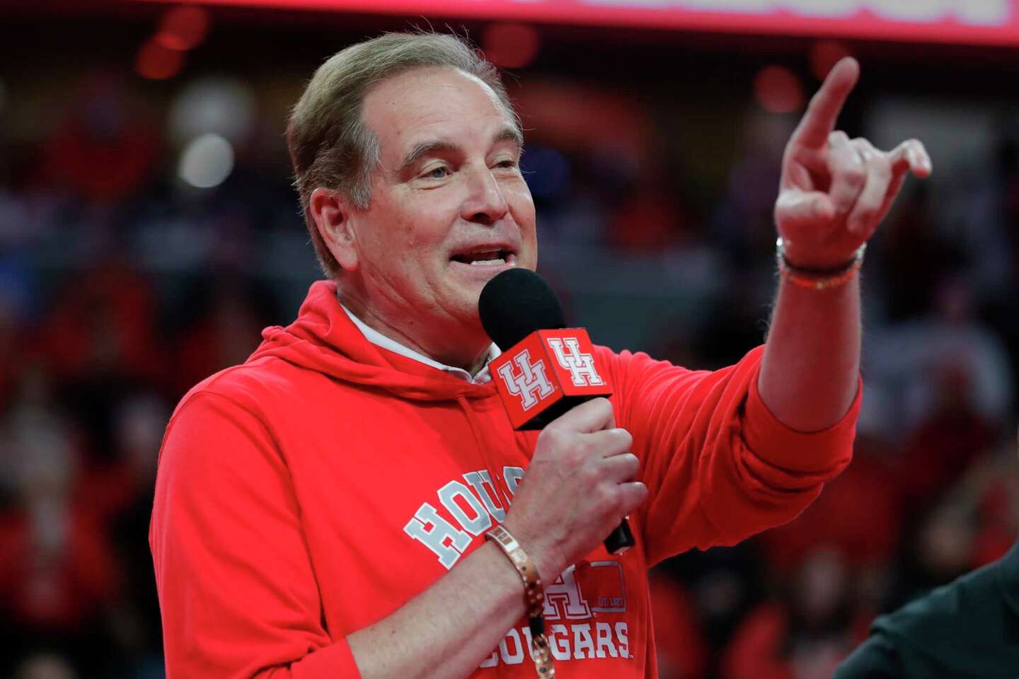 UH alumnus Jim Nantz left speechless by recognition from school