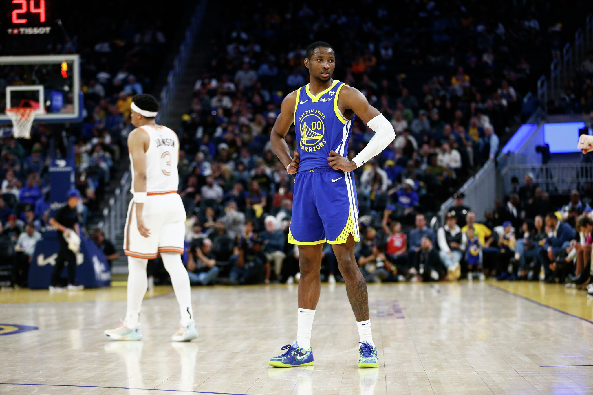 Warriors struggle in Steph Curry’s absence, fall to lowly Spurs