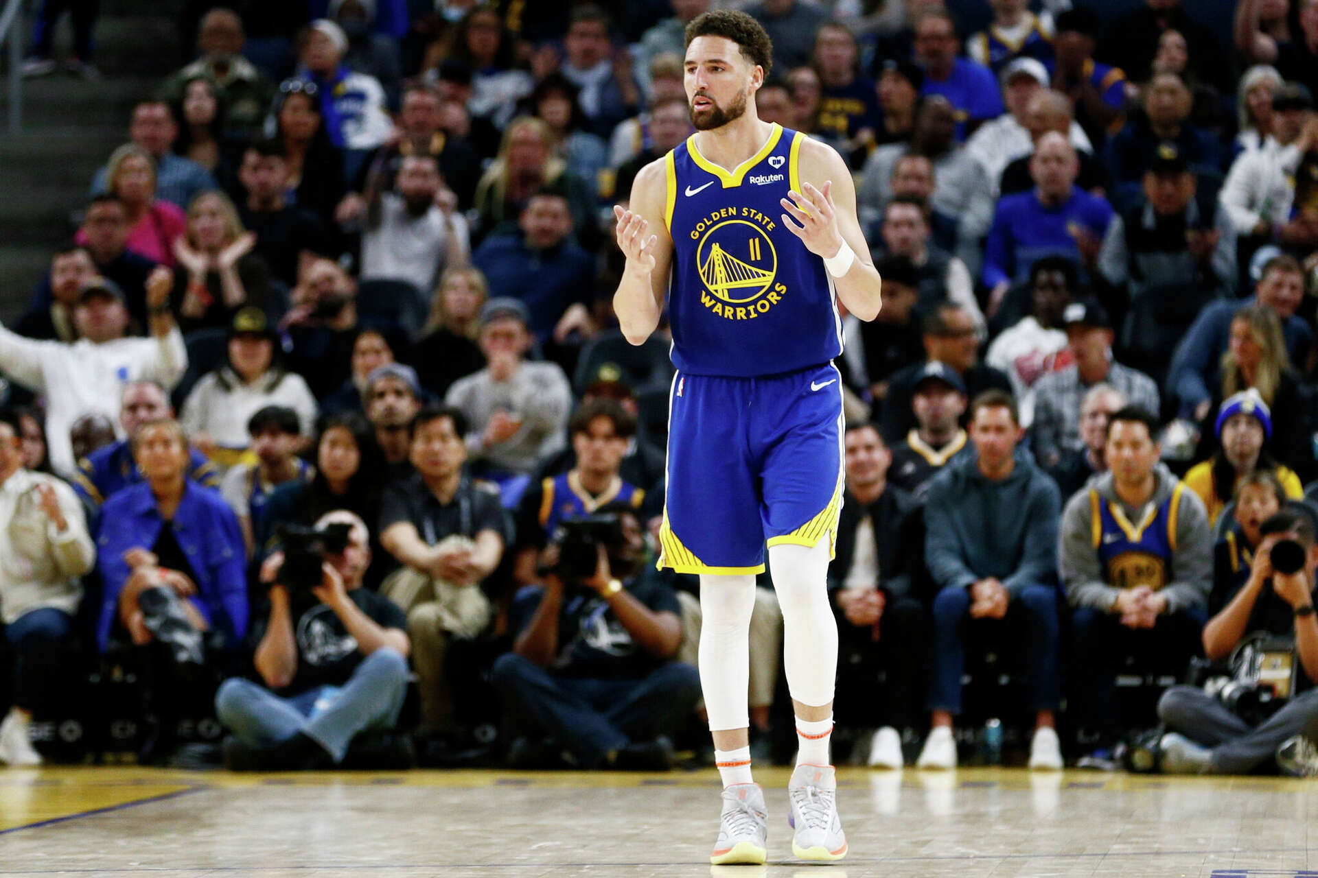 Warriors’ Klay Thompson shoulders scoring burden with Steph Curry out