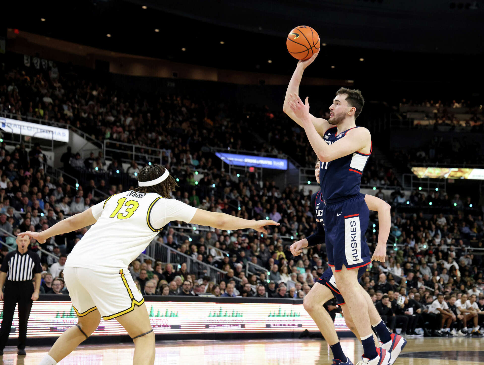 UConn men's basketball nabs record 18th Big East win, beats Providence