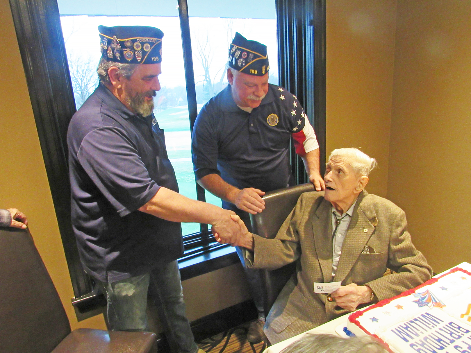 WWII veteran shares 100 years of memories in Edwardsville Illinois