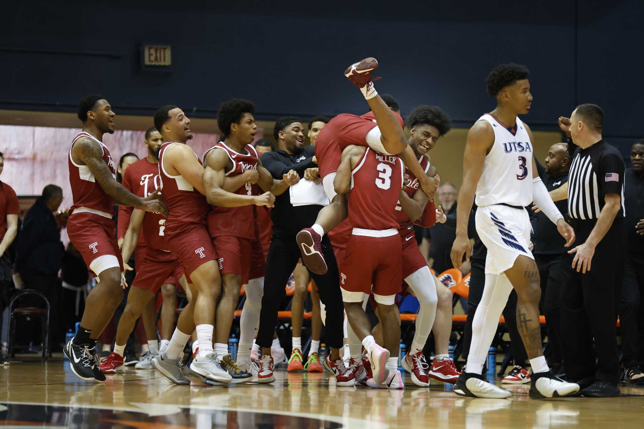 UTSA's late-season surge faces setback after loss to Temple