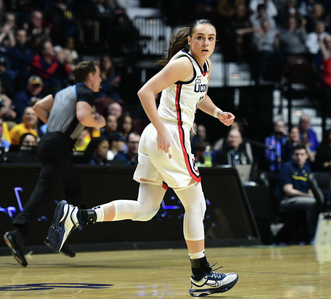 Why Nika Mühl chews mint gum during UConn women’s basketball games