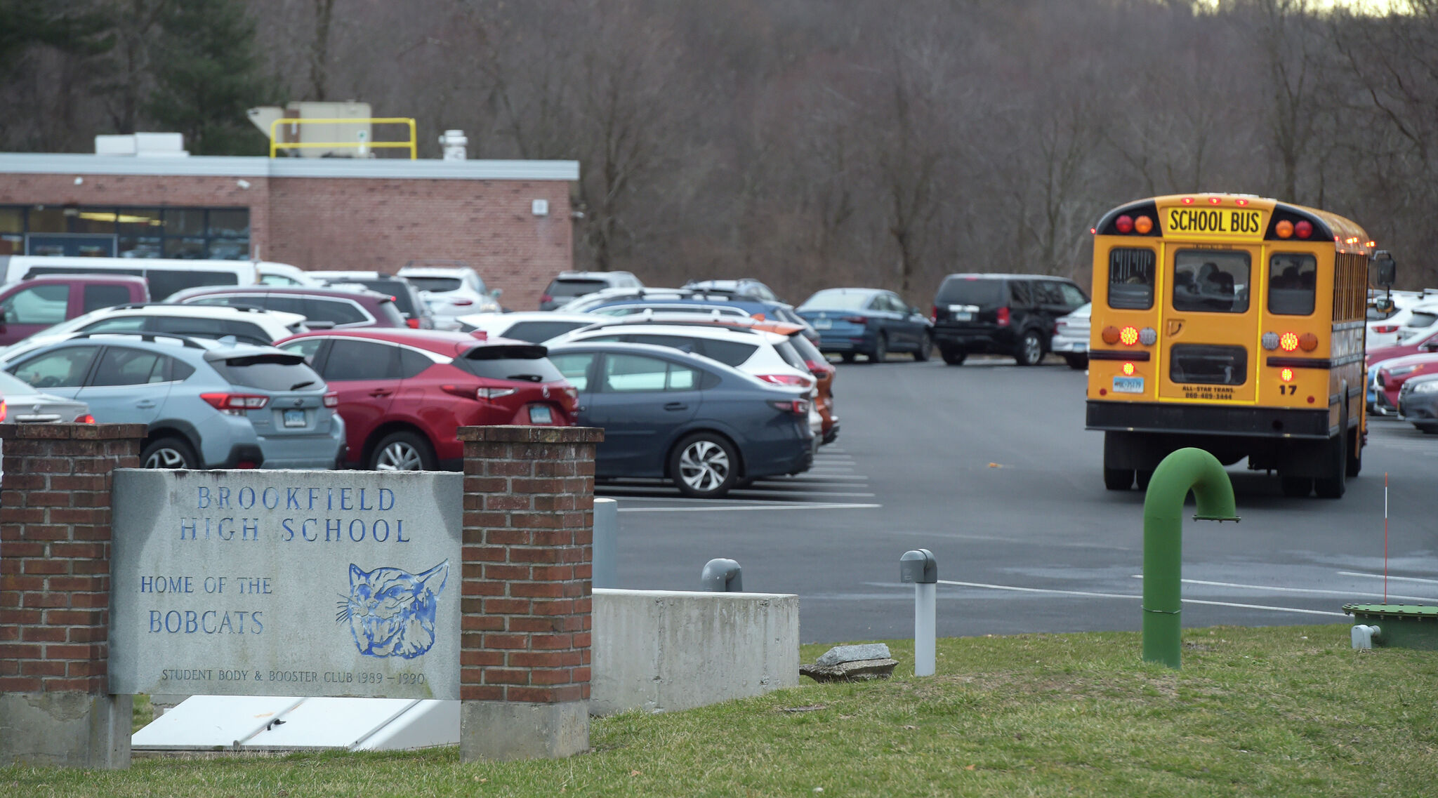 Brookfield High School to prohibit student cellphone use in classes