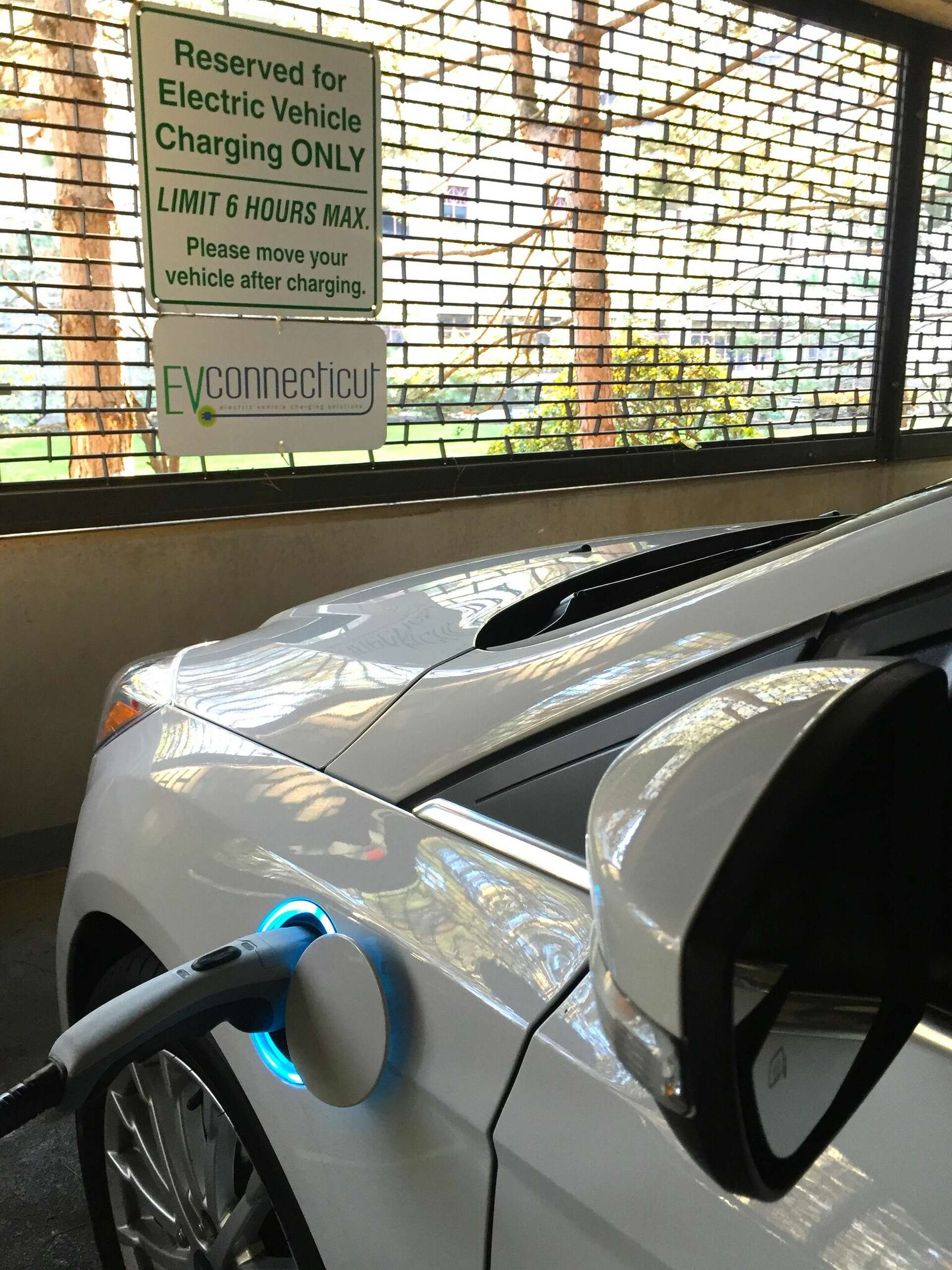 UI, Eversource launch pilot programs focused on reducing energy costs