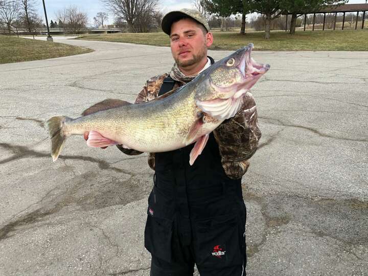 Flint, Michigan, angler lands 32-inch walleye fishing Saginaw River