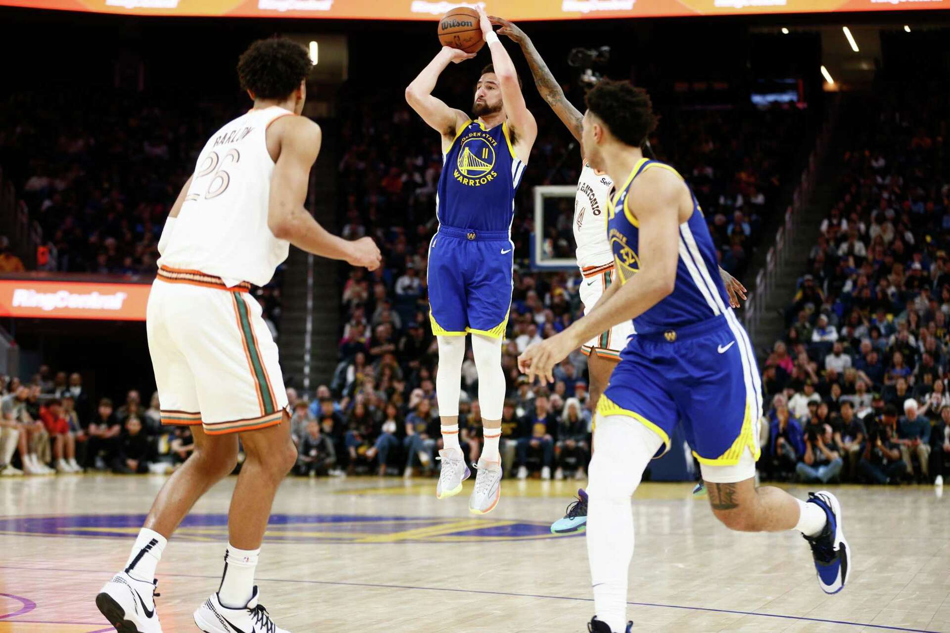 Warriors’ Klay Thompson shoulders scoring burden with Steph Curry out