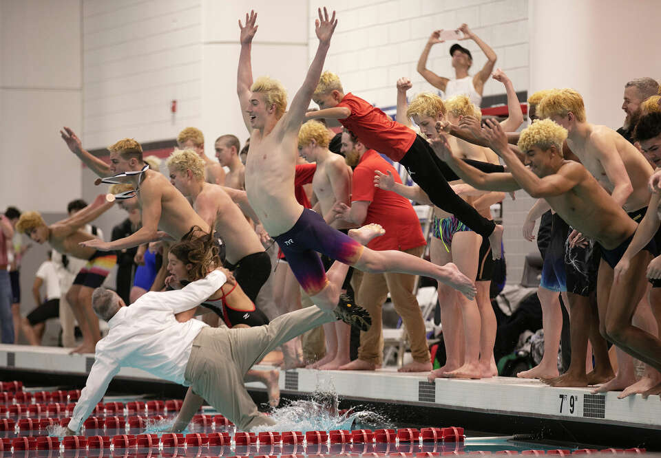 Pomperaug boys high school swimming wins its 20th CT class state title
