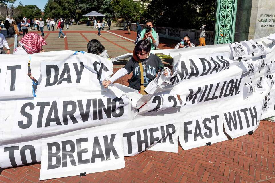 Students protest UC Berkeley antisemitism after incident with speaker