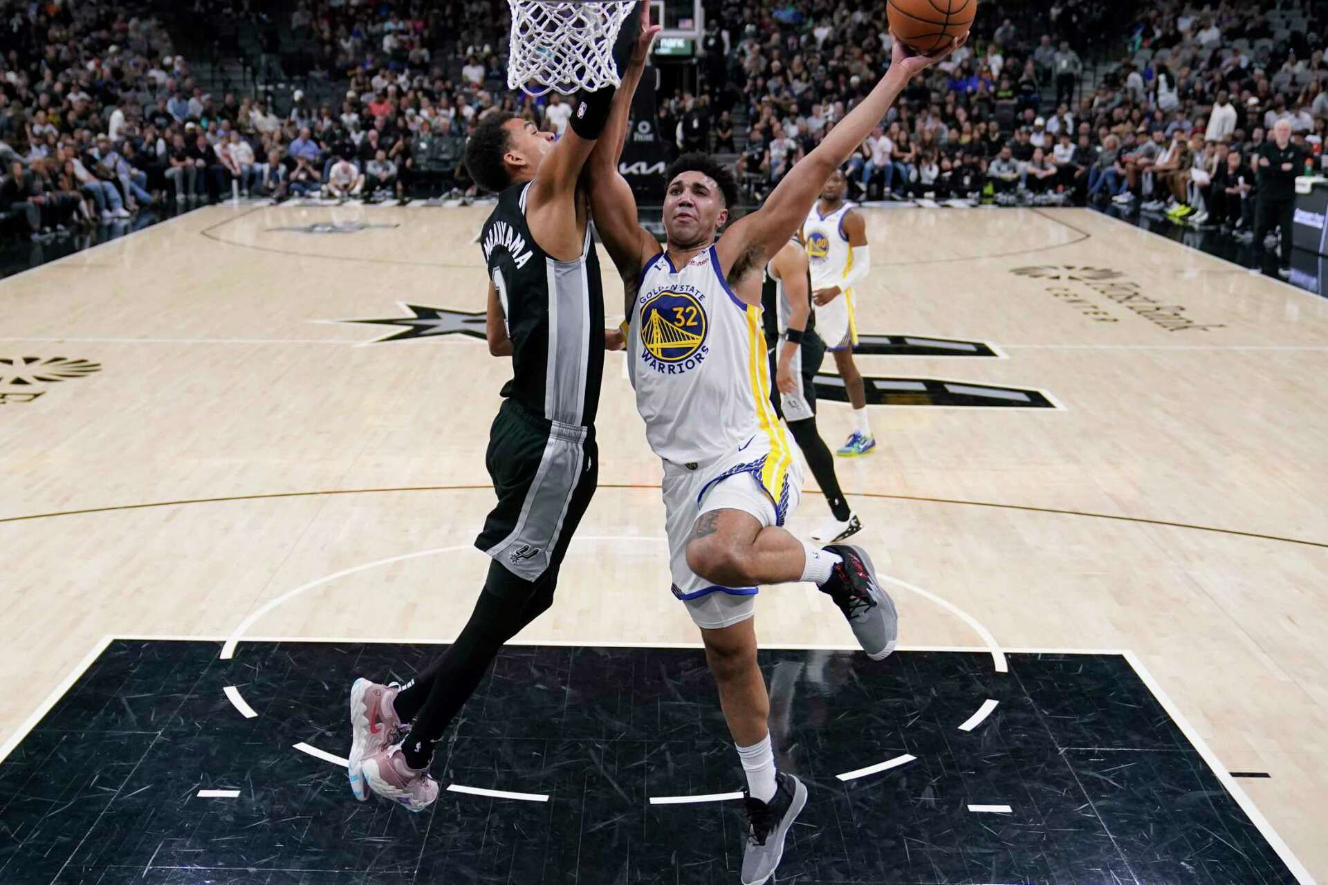 Warriors’ Kevon Looney embraces ‘game changer’ Trayce Jackson-Davis