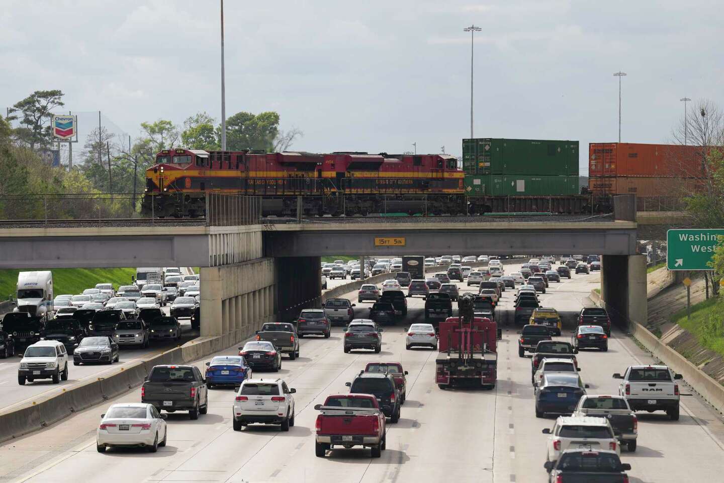 Houston light rail vs. freight trains: Key differences explained