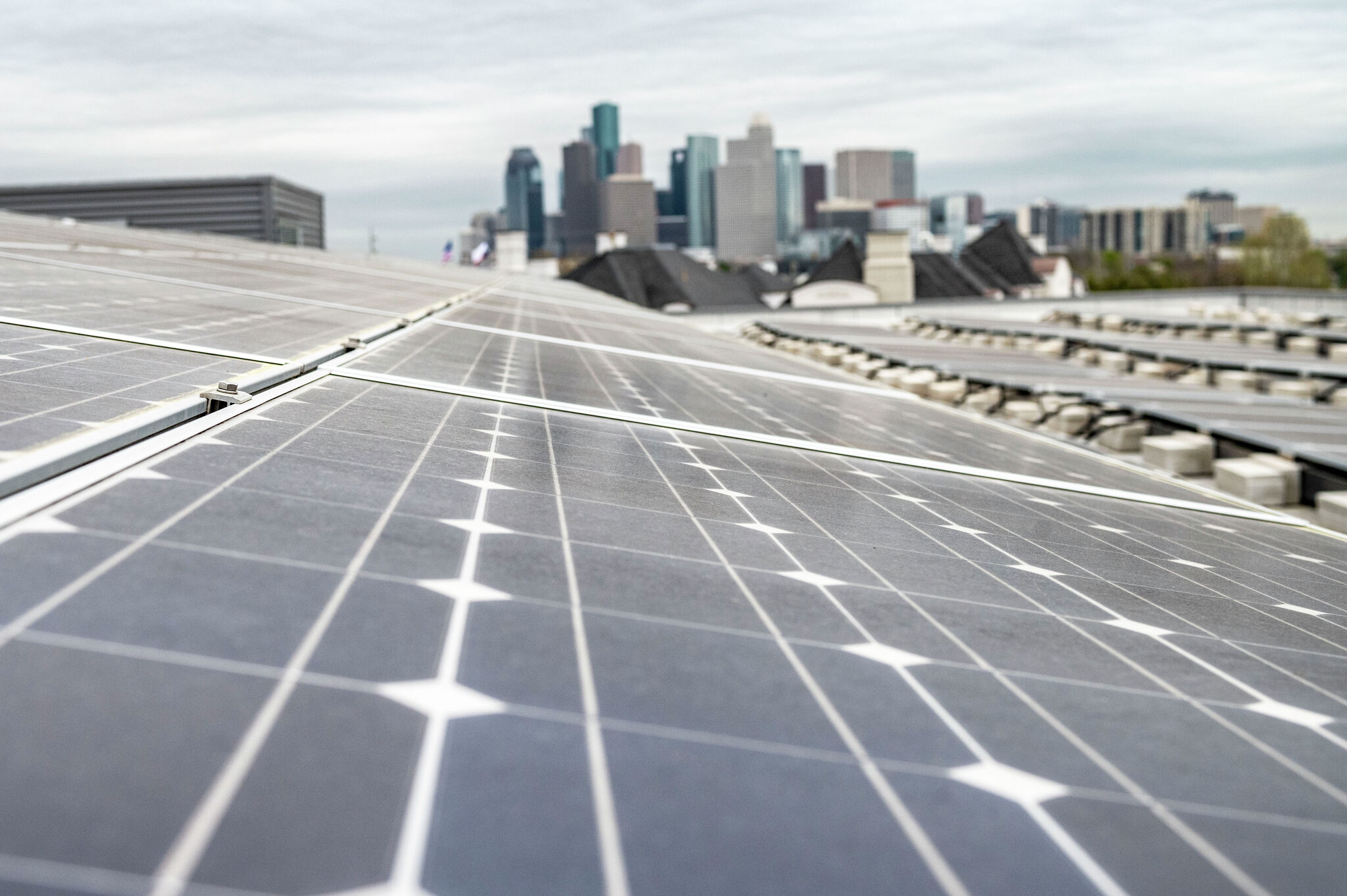 Montrose apartment installs rooftop solar panels in PearlX partnership