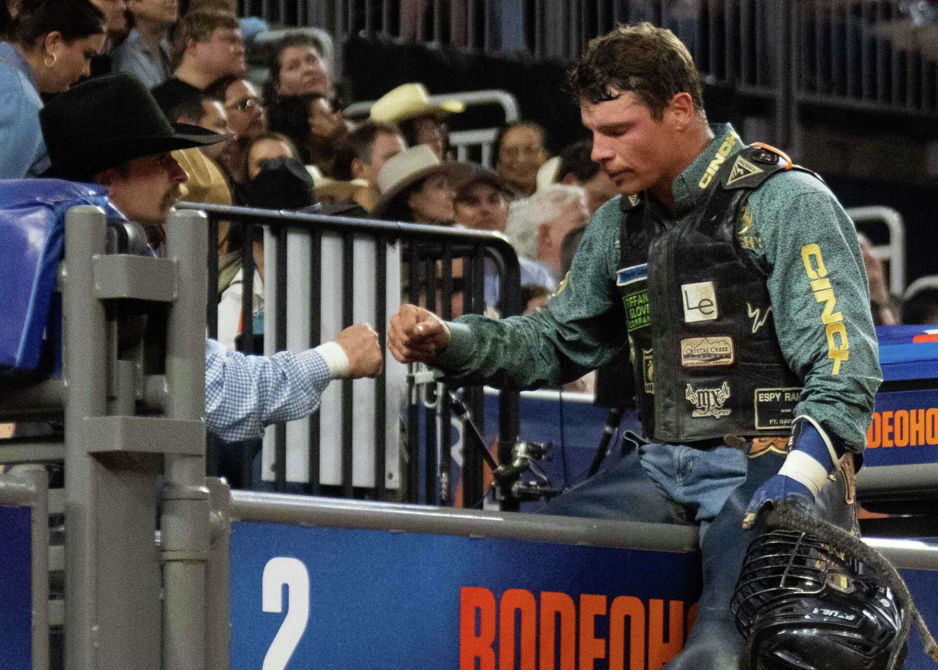 RodeoHouston: Richie Champion advances to bareback championship