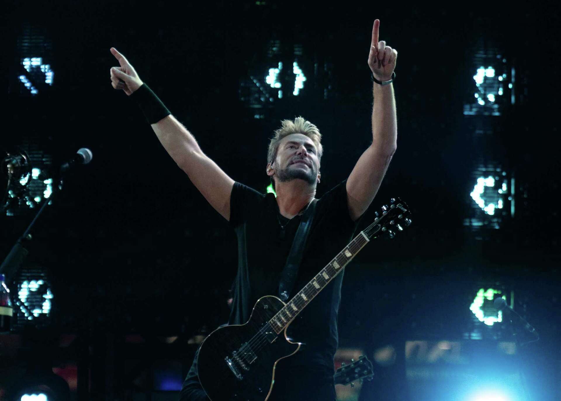 Houston Rodeo review: Nickelback draws 75K singing fans at debut show