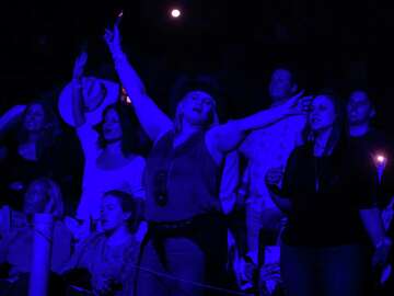 Houston Rodeo review: Nickelback draws 75K singing fans at debut show