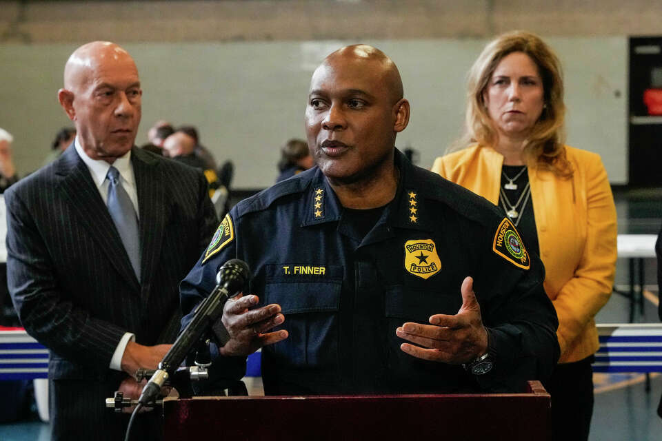 Houston police union wants Chief Finner out of dropped cases probe