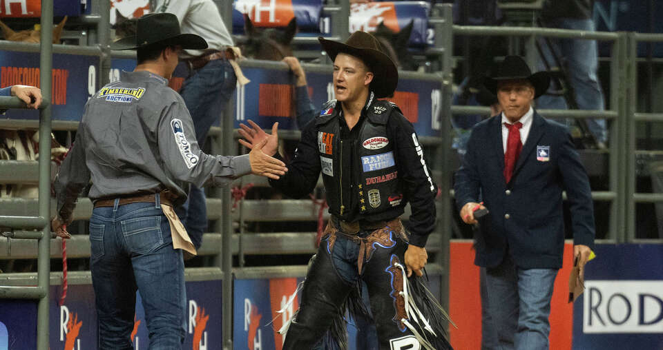 RodeoHouston: Zeke Thurston wins Semifinal 2 in saddle bronc