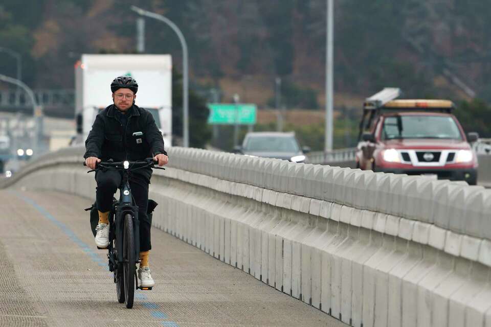 Richmond-San Rafael Bridge bike lane could soon close 4 days a week