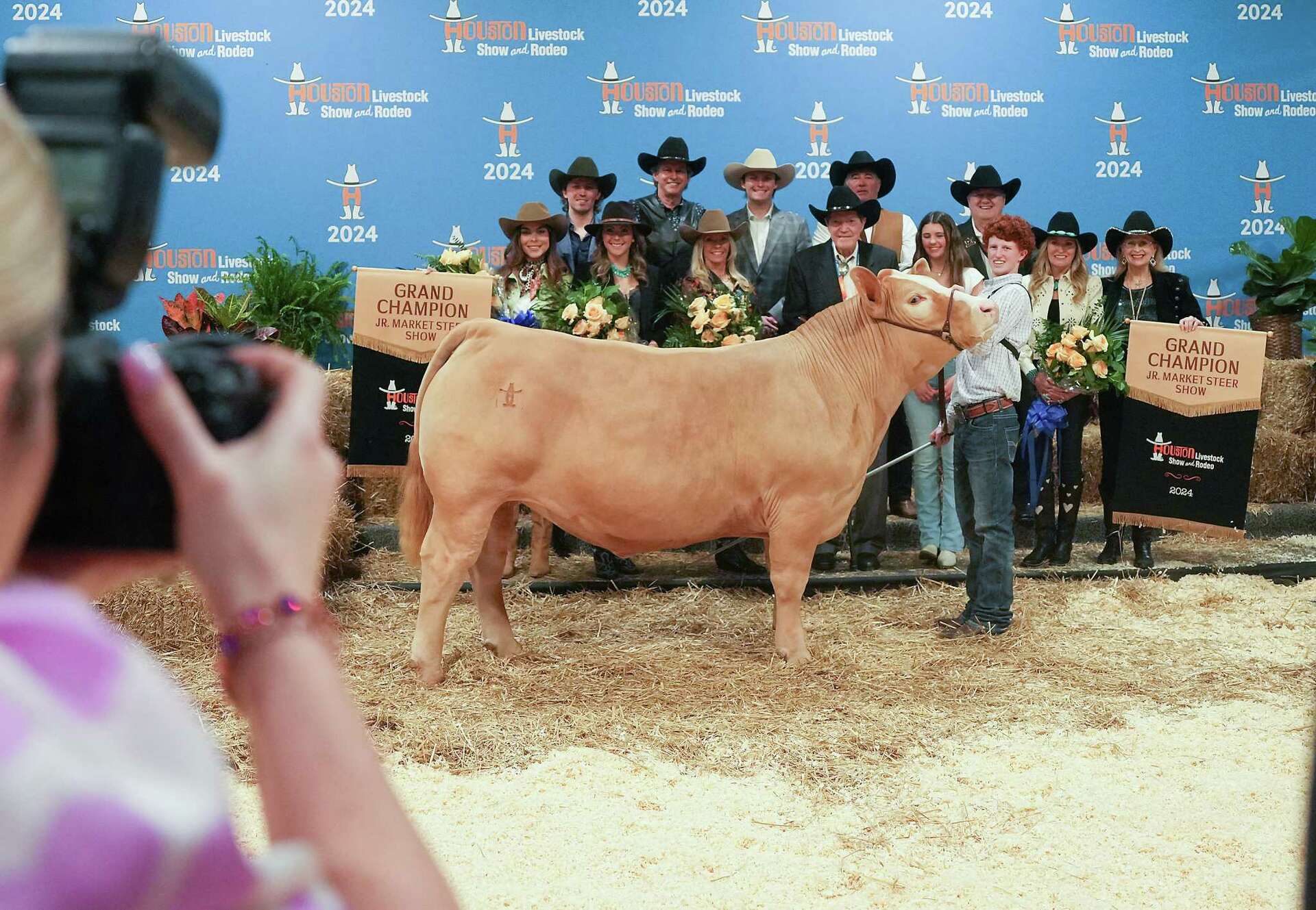 Woozy the Grand champion steer ties $1 million record at rodeo auction