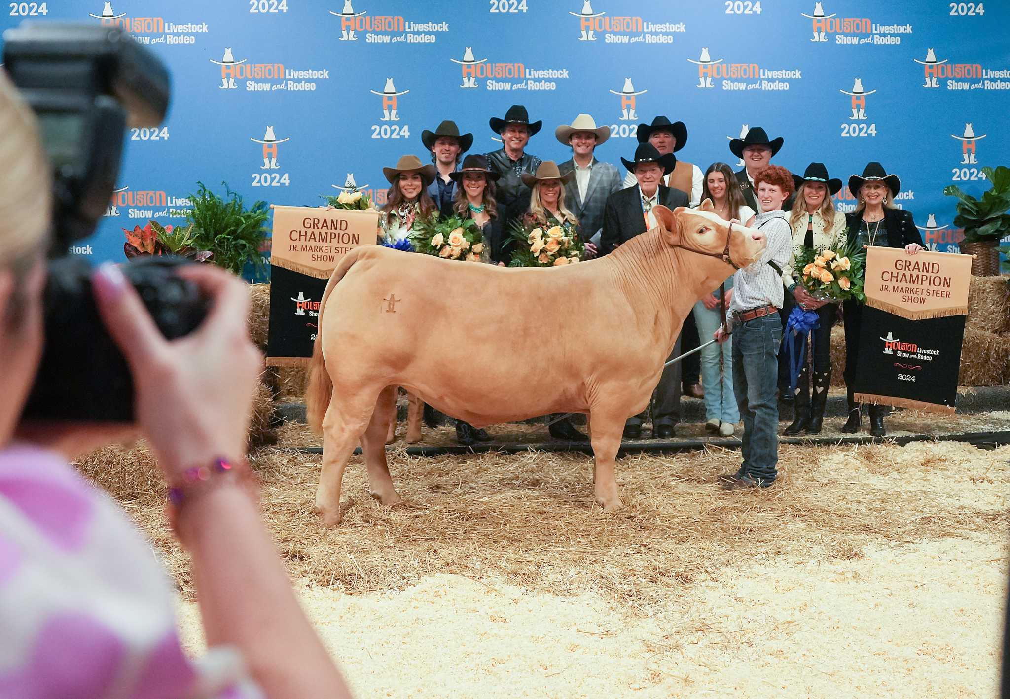 Woozy the Grand champion steer ties $1 million record at rodeo auction