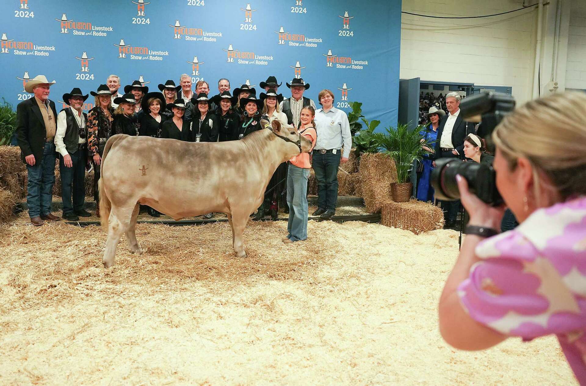 Woozy the Grand champion steer ties $1 million record at rodeo auction