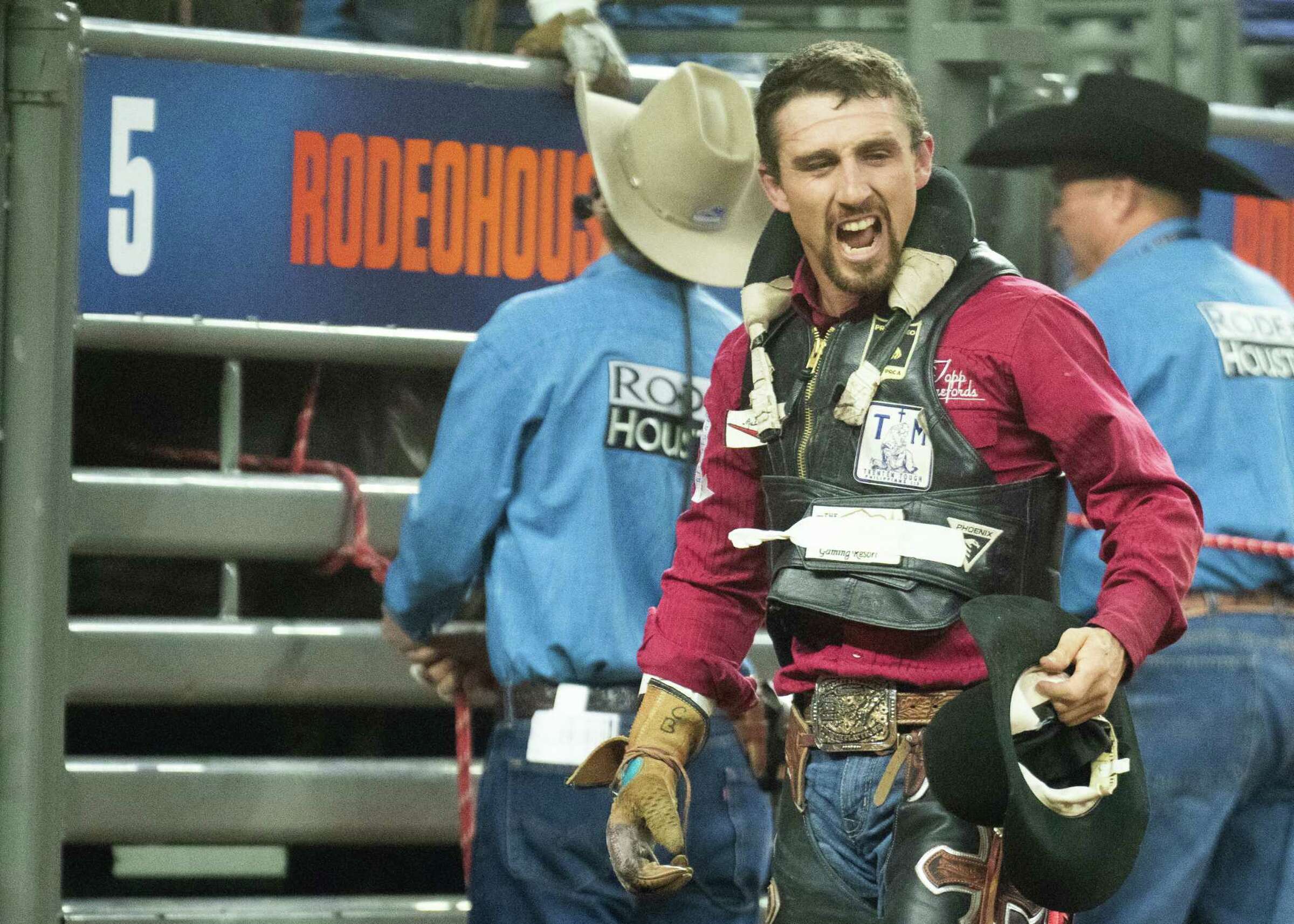 RodeoHouston: Garrett Shadbolt wins bareback in Wild Card 2