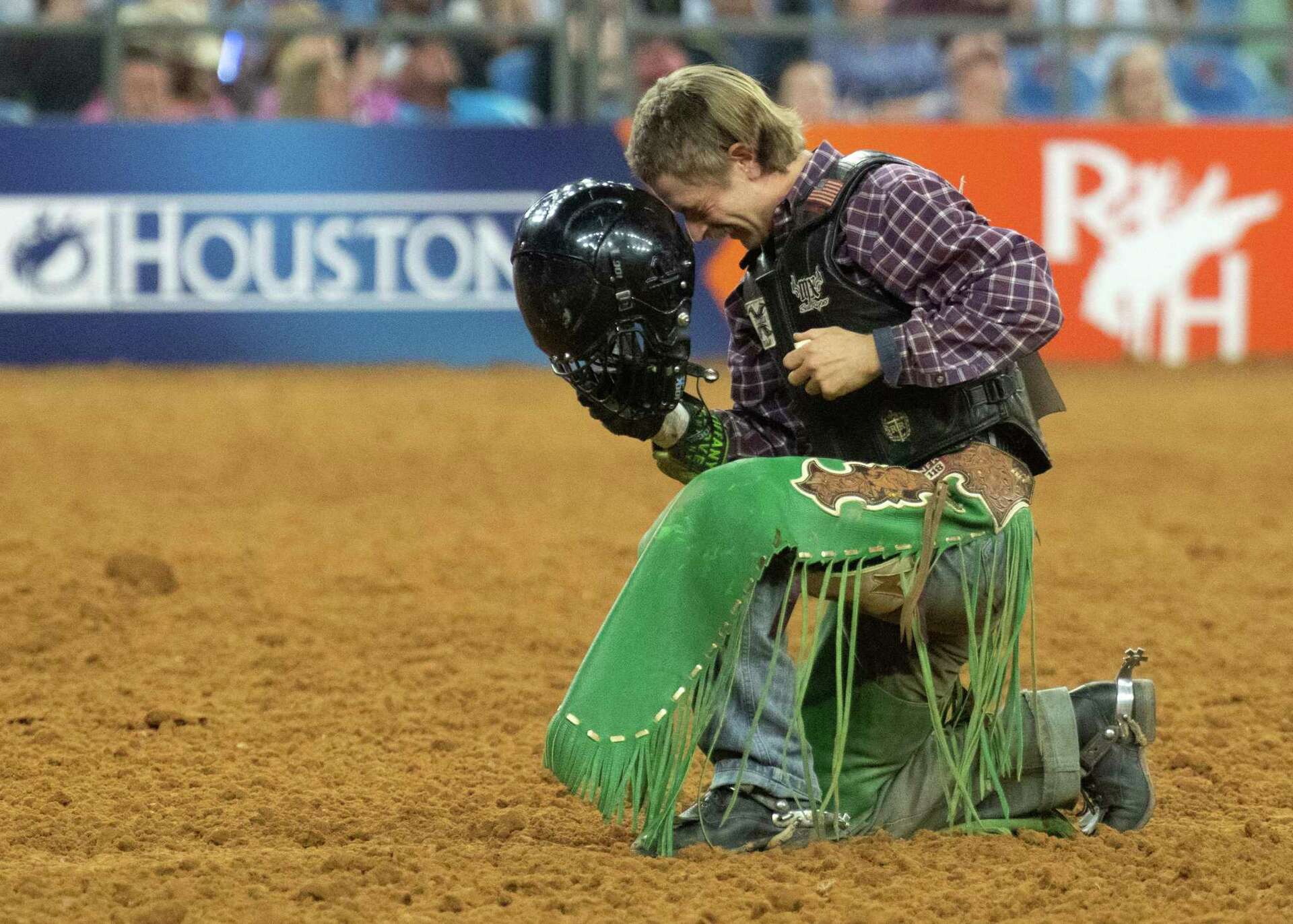 RodeoHouston: Garrett Shadbolt wins bareback in Wild Card 2