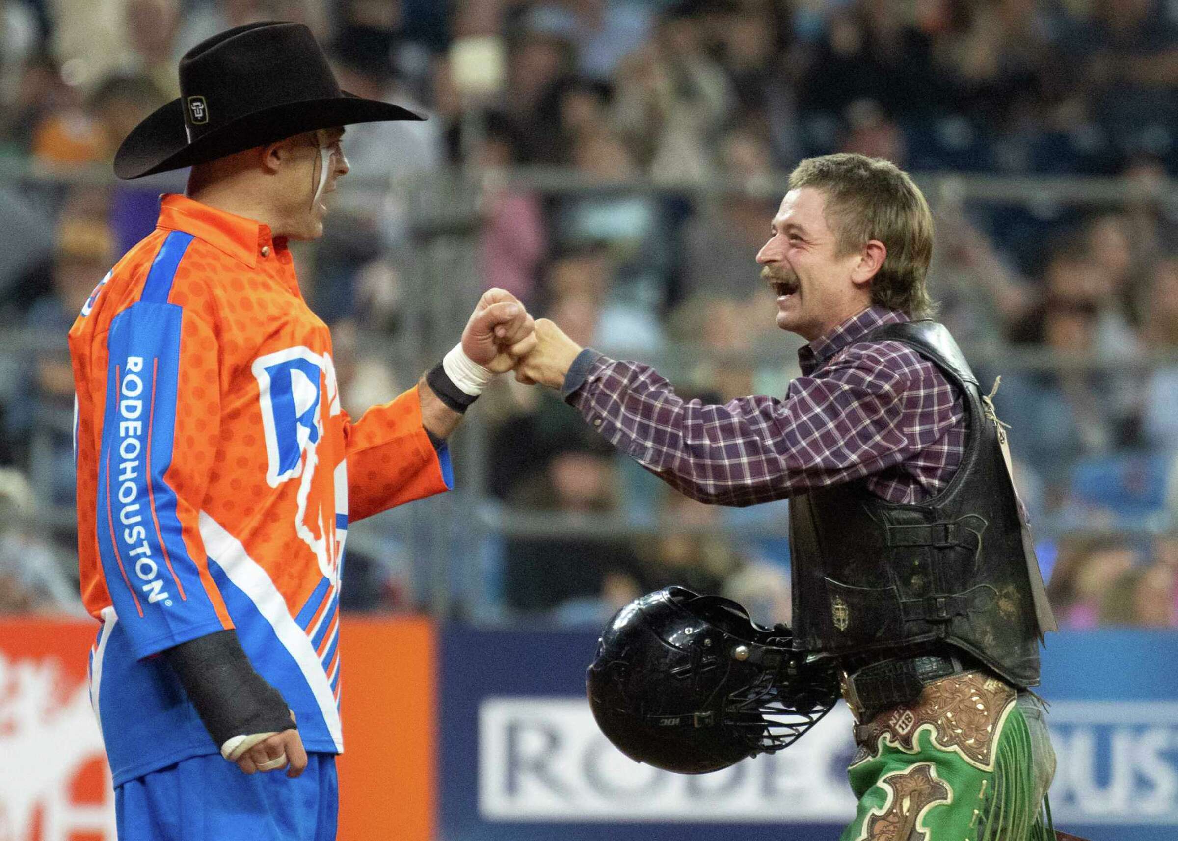 RodeoHouston: Garrett Shadbolt wins bareback in Wild Card 2